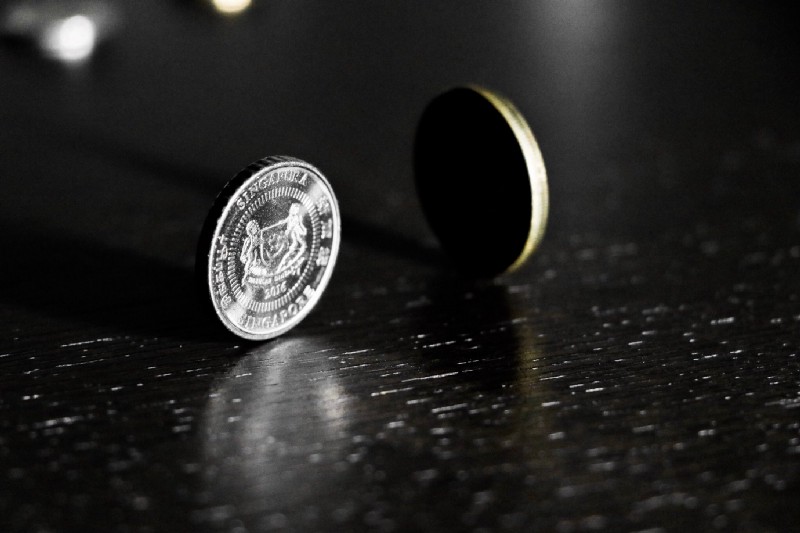 Randomized Algorithms: how to tackle the Contention Resolution Problem